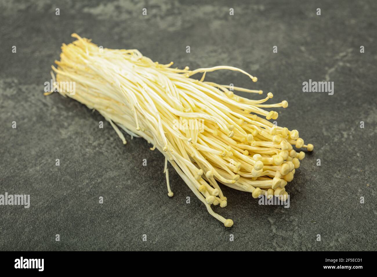 Superfood - Raw Enoki mushrooms Asian cuisine Stock Photo - Alamy