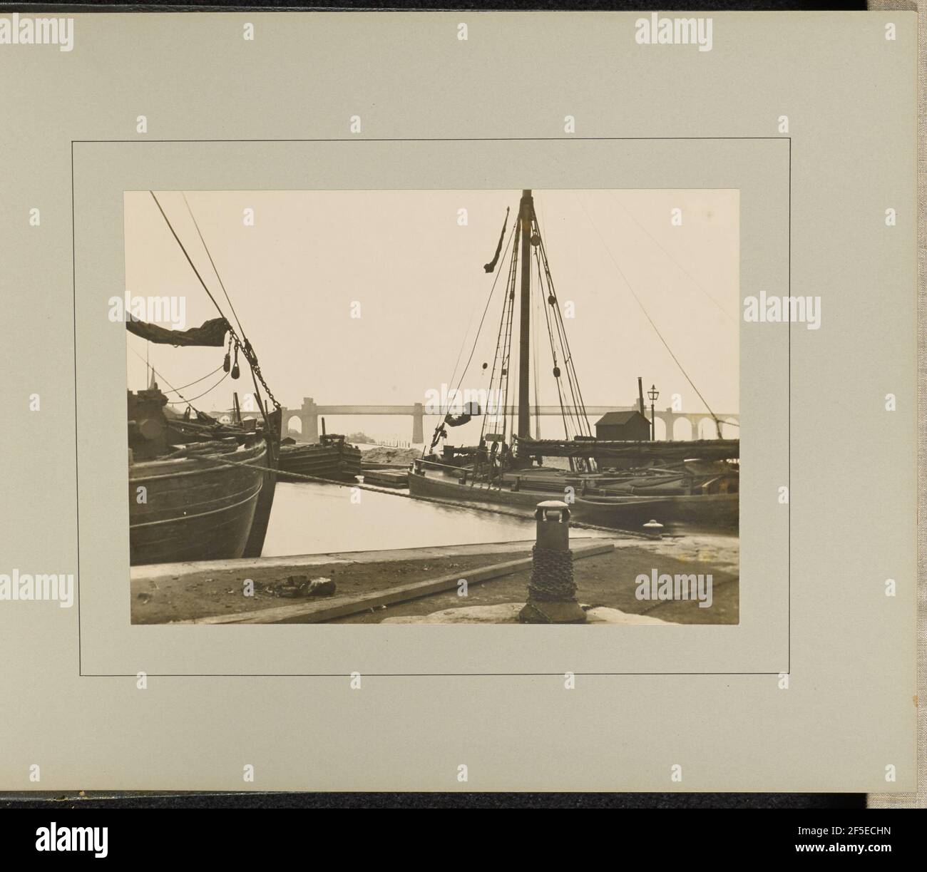 Runcorn docks hi-res stock photography and images - Alamy