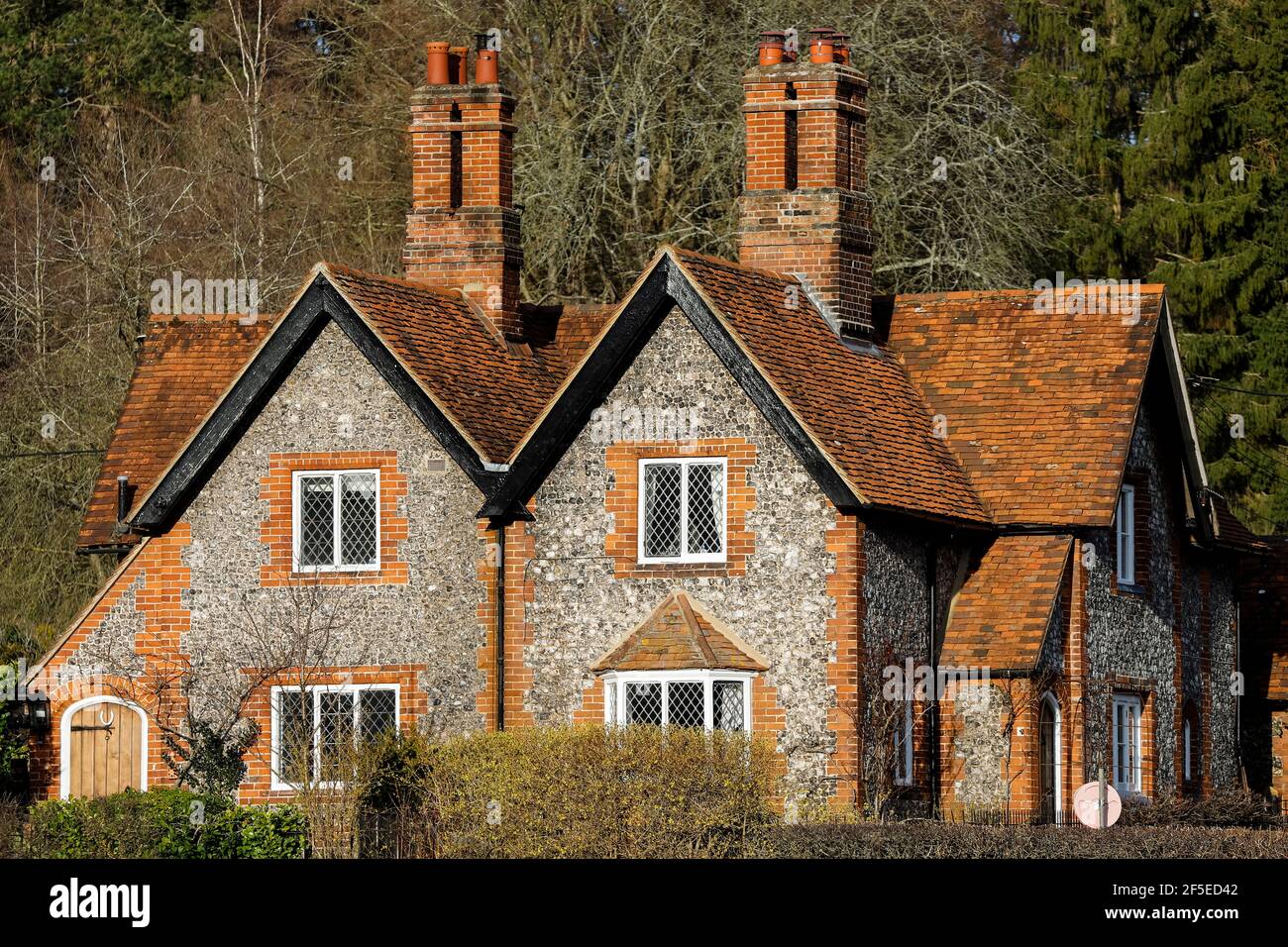 Flint houses hi-res stock photography and images - Alamy