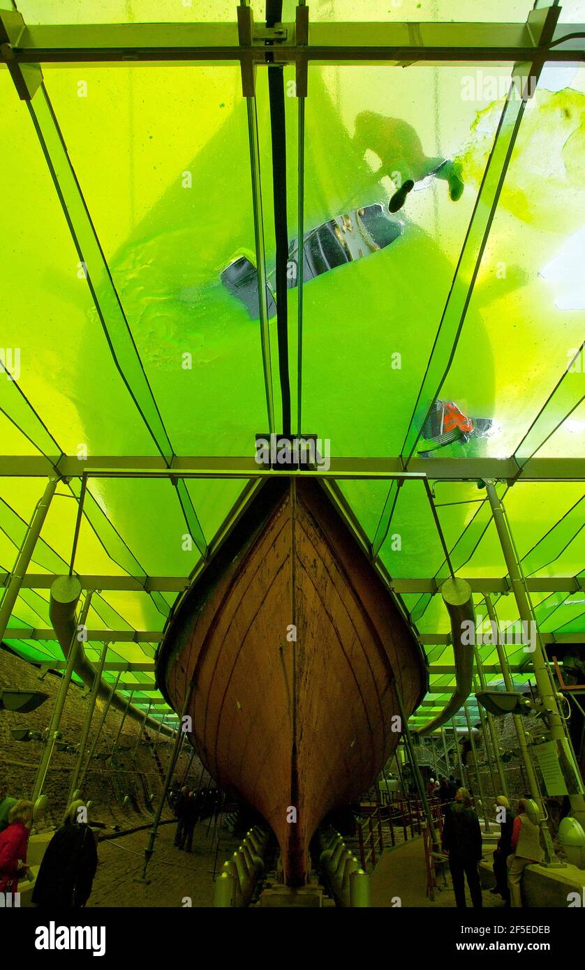 Technicians for food artists Bombas and Parr prepare the world's ...