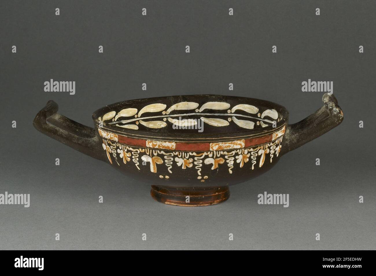 Stemless kylix hi-res stock photography and images - Alamy