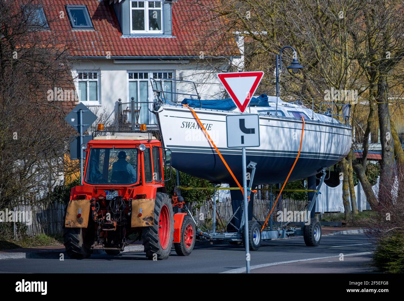 Rerik, Germany. 26th Mar, 2021. A tractor pushes a transport trailer ...