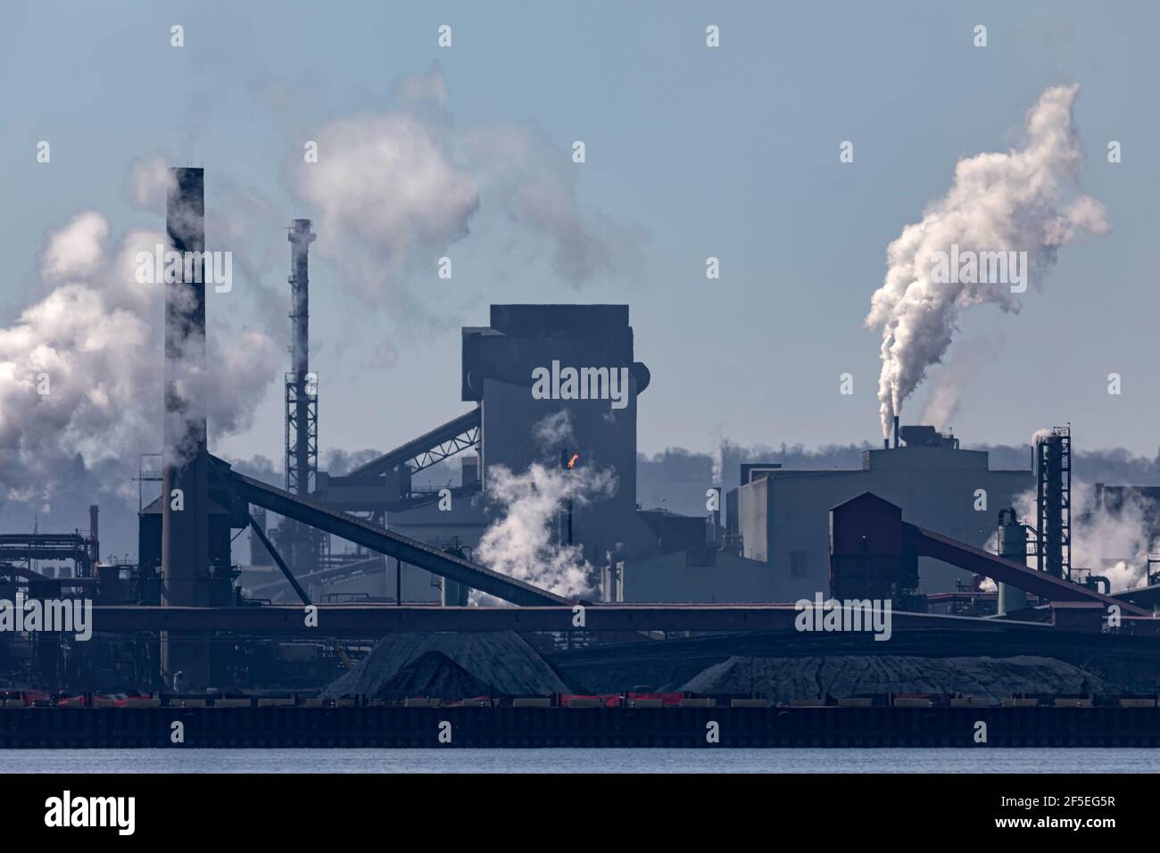Steel mill hamilton ontario hi-res stock photography and images - Alamy