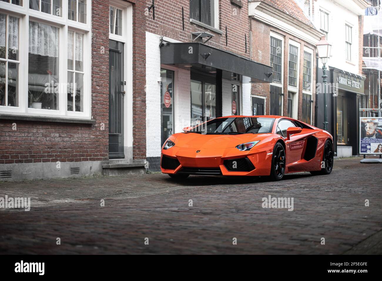 Car on special lift hi-res stock photography and images - Alamy