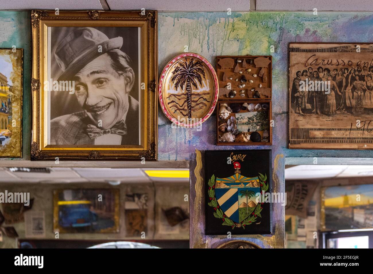 El pub restaurant miami hi-res stock photography and images - Alamy
