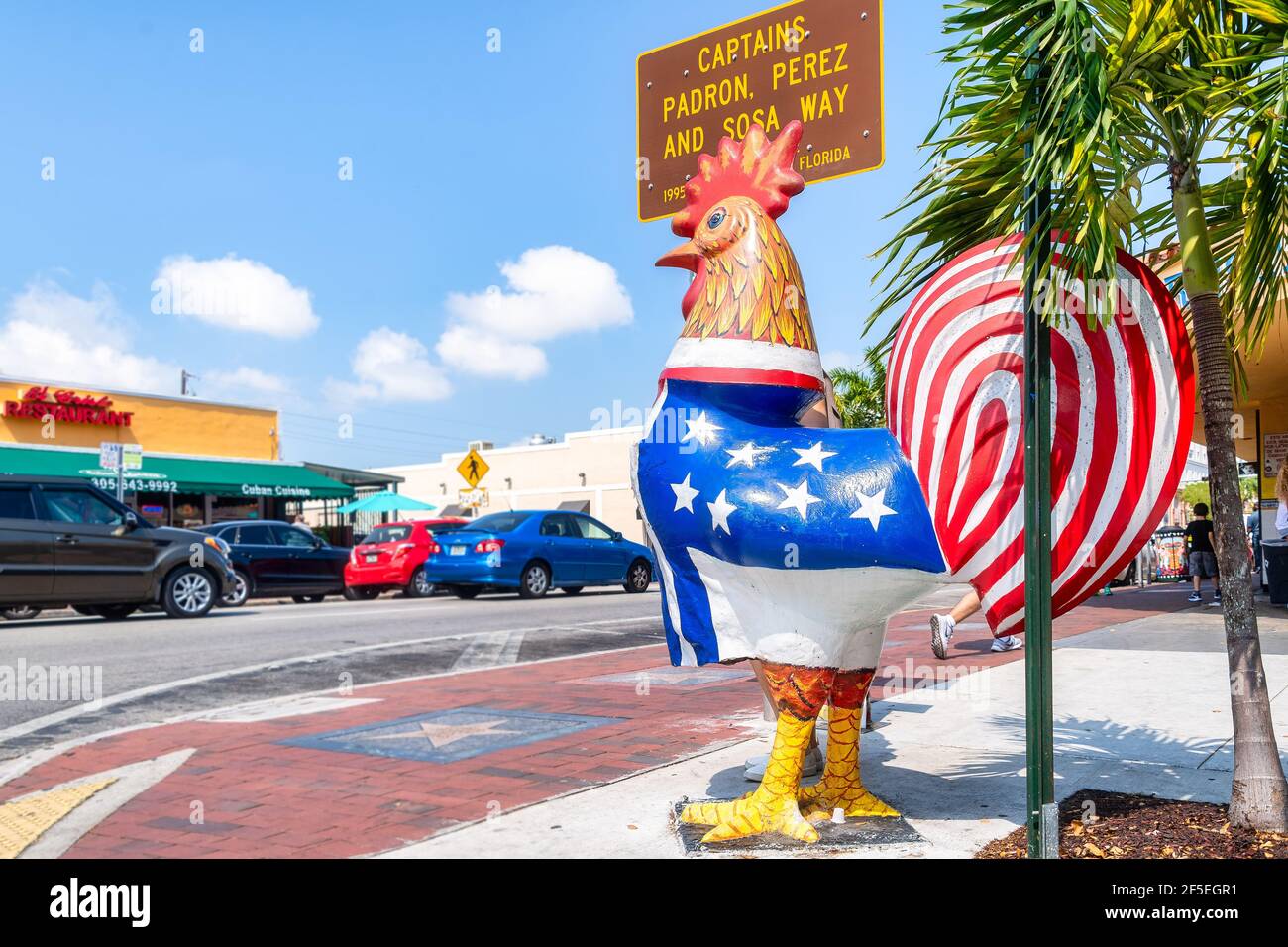 Rooster sculpture hi-res stock photography and images - Alamy