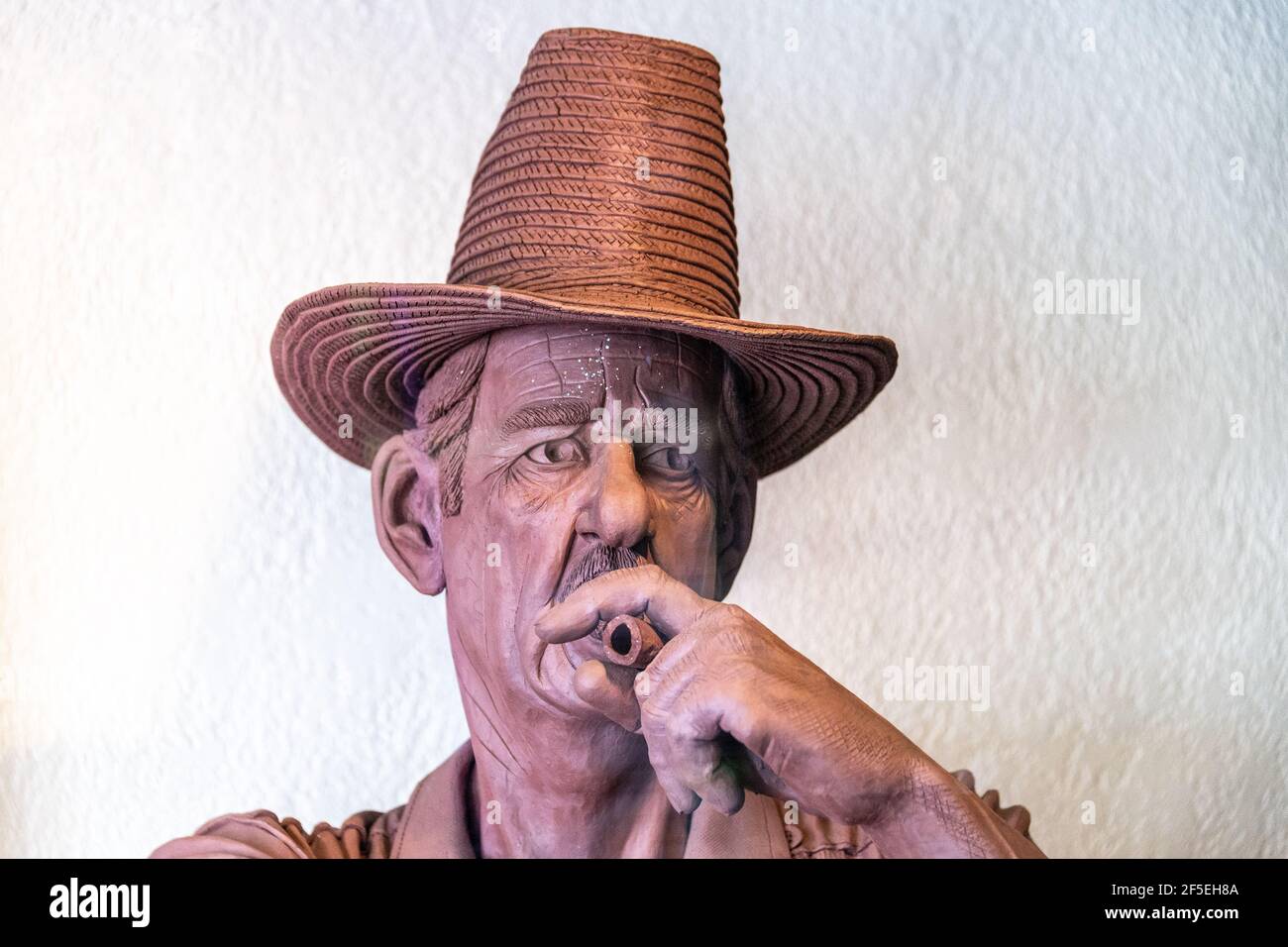Smoking man sculpture hi-res stock photography and images - Alamy