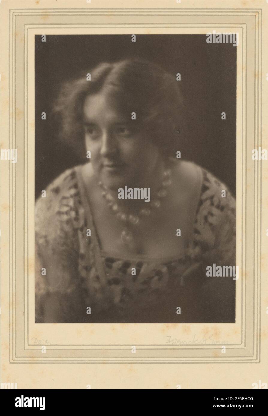 Dora curtis hi-res stock photography and images - Alamy