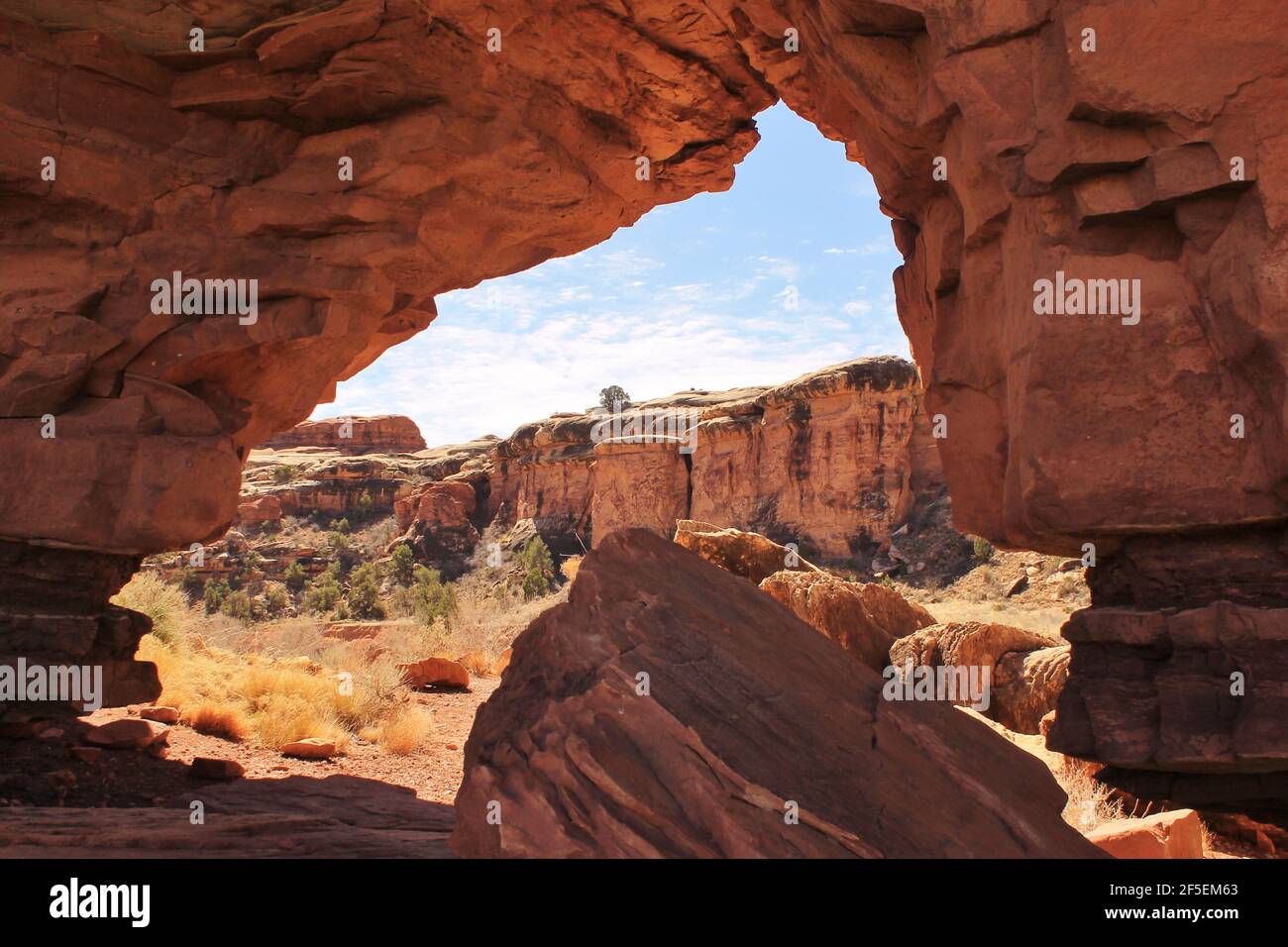 Stone window view in the southwest Stock Photo - Alamy