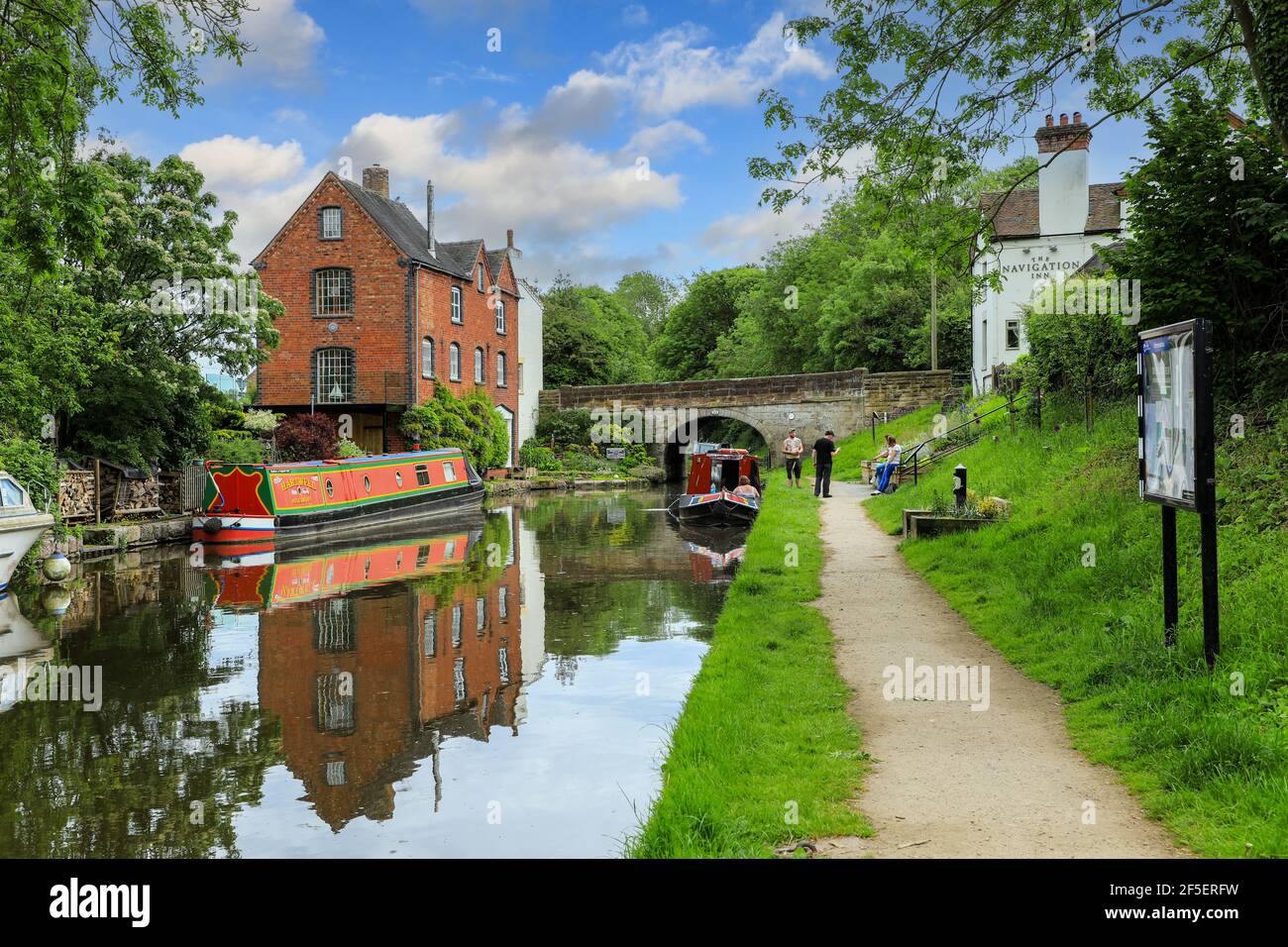 A barge or narrow boat on the Shropshire Union canal, Gnosall ...