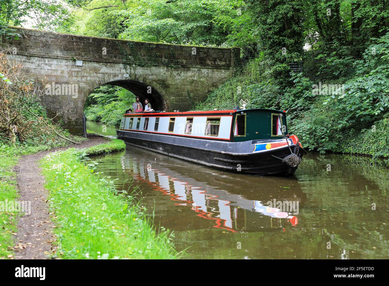 Boat passing under bridge hi-res stock photography and images - Alamy