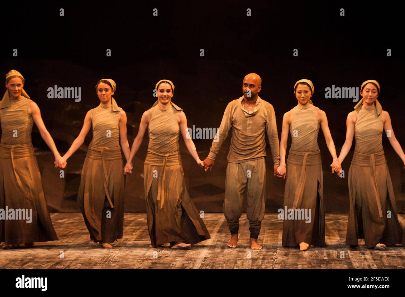 Curtain call ballet hi-res stock photography and images - Alamy