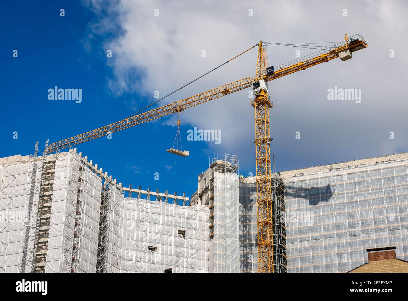 Demolition of high rise building hi-res stock photography and images ...