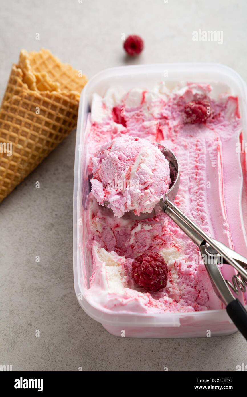 Gelato spoon hi-res stock photography and images - Alamy