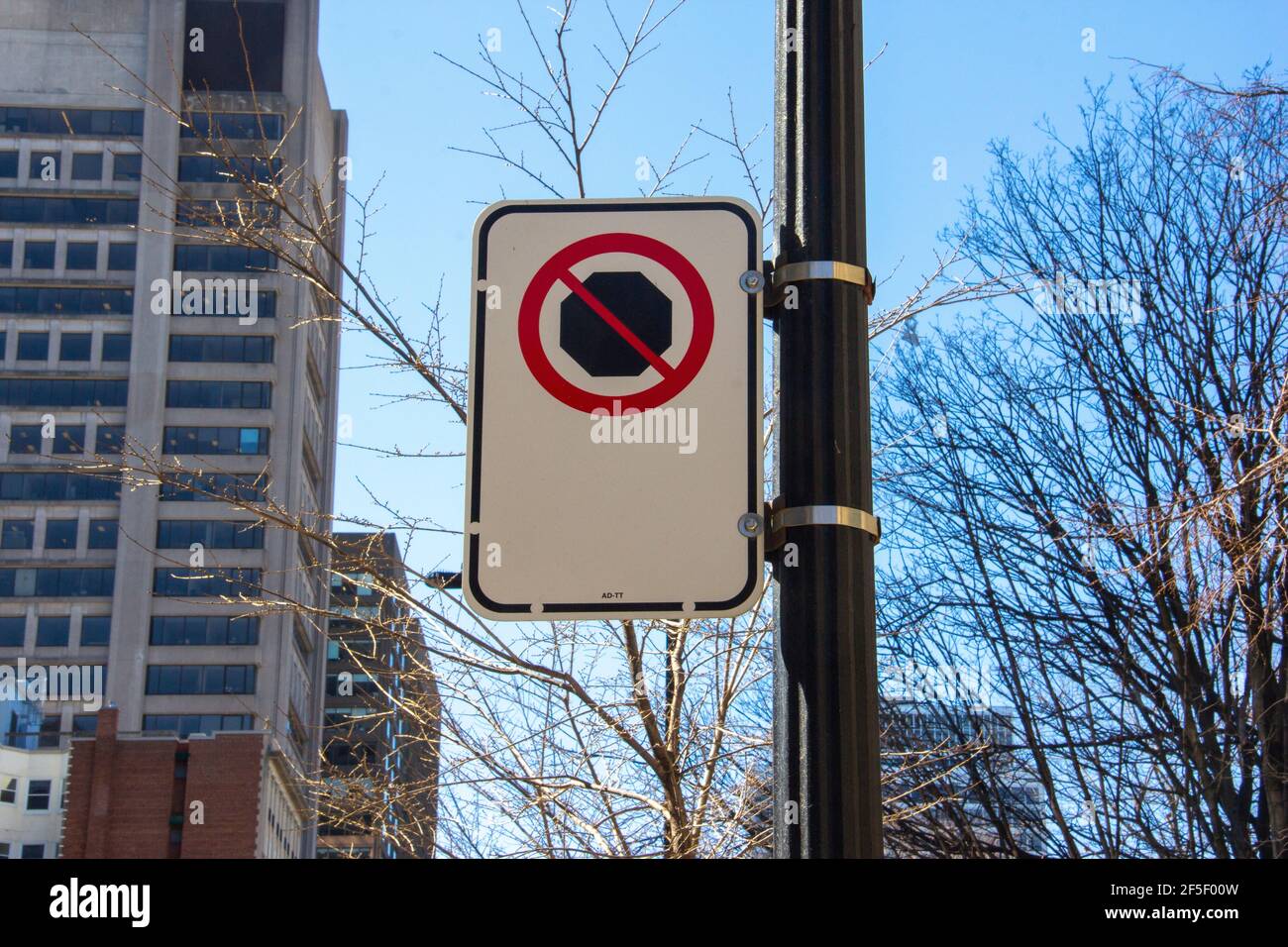 No stopping sign Stock Photo - Alamy