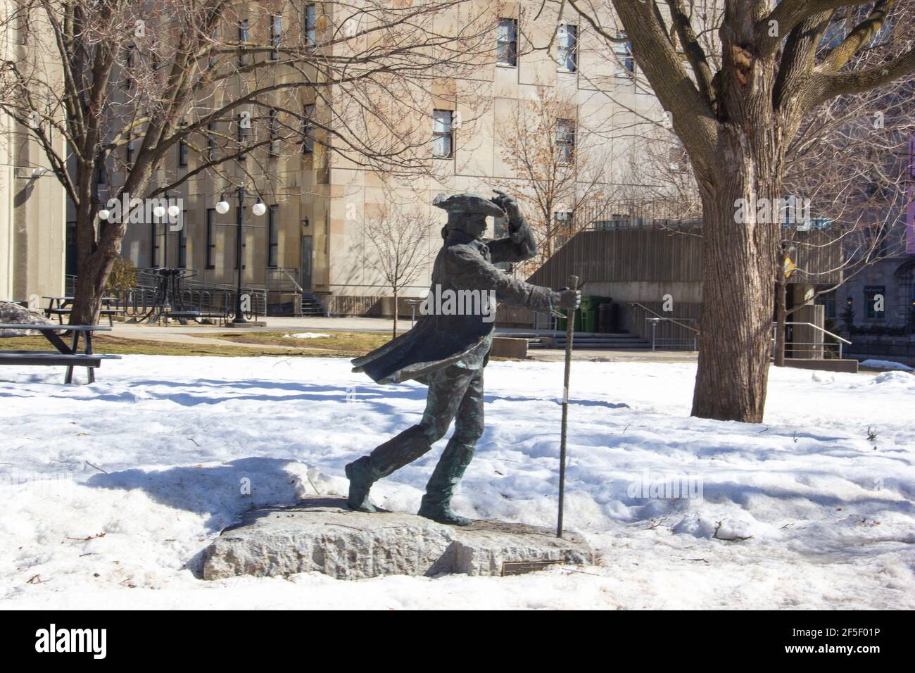 Statue on university campus Stock Photo - Alamy