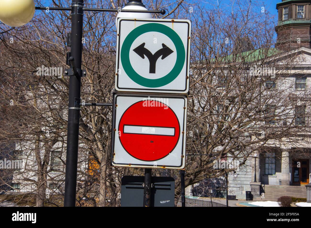 No entry with right arrow sign hi-res stock photography and images - Alamy