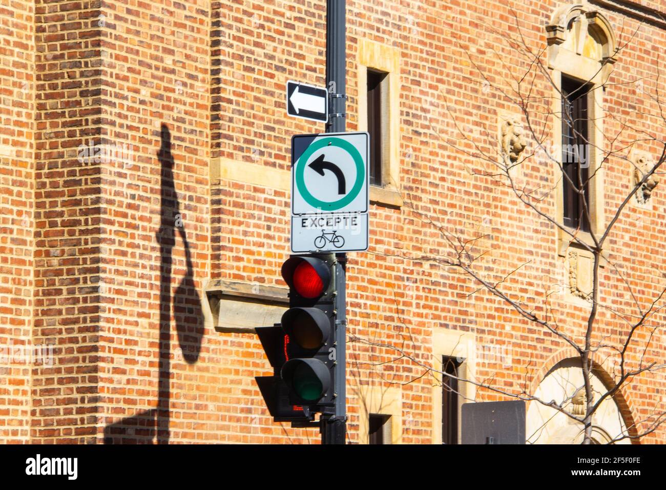 Traffic light arrow hi-res stock photography and images - Alamy