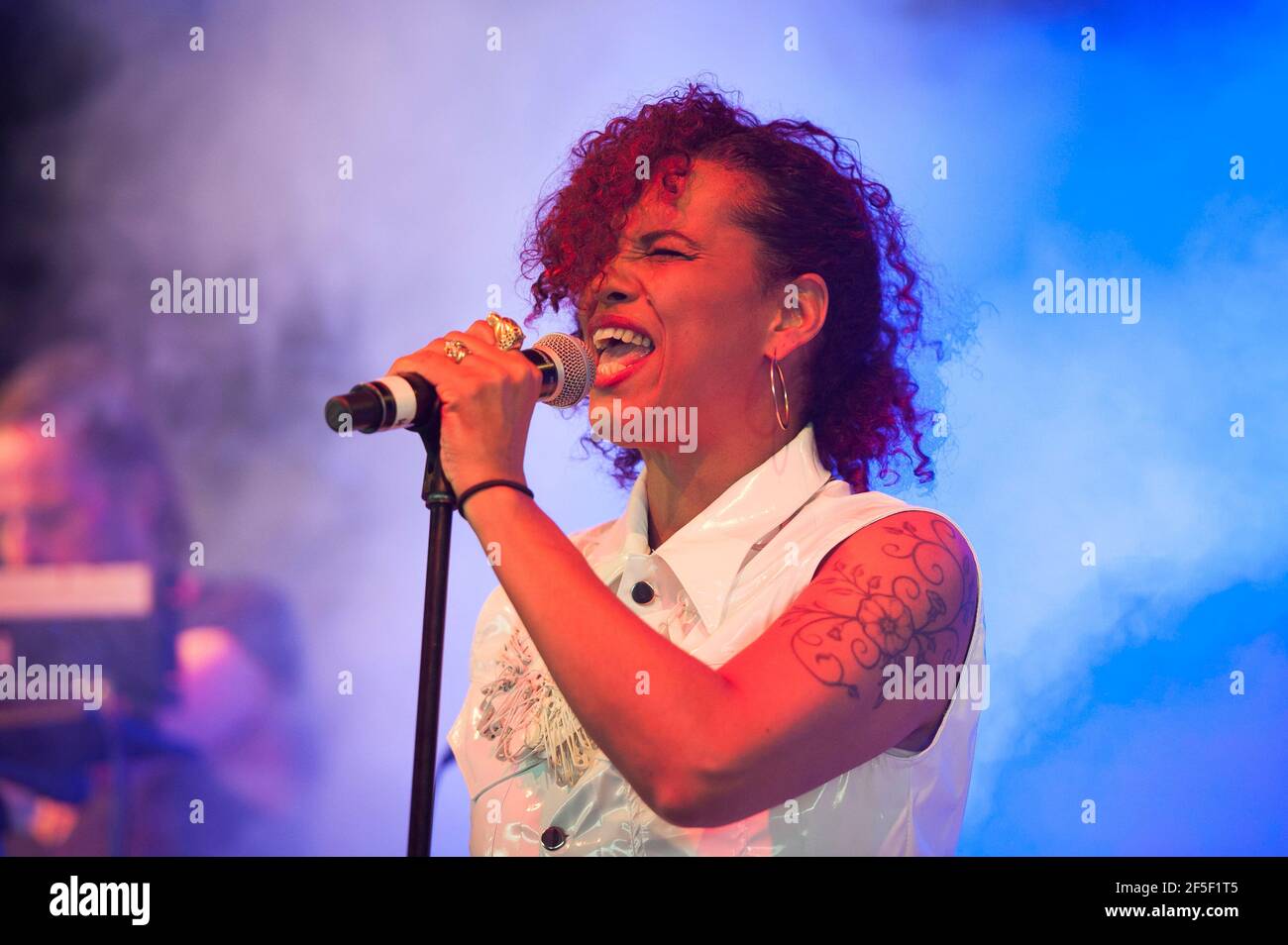 Neneh cherry buffalo stance hi-res stock photography and images - Alamy