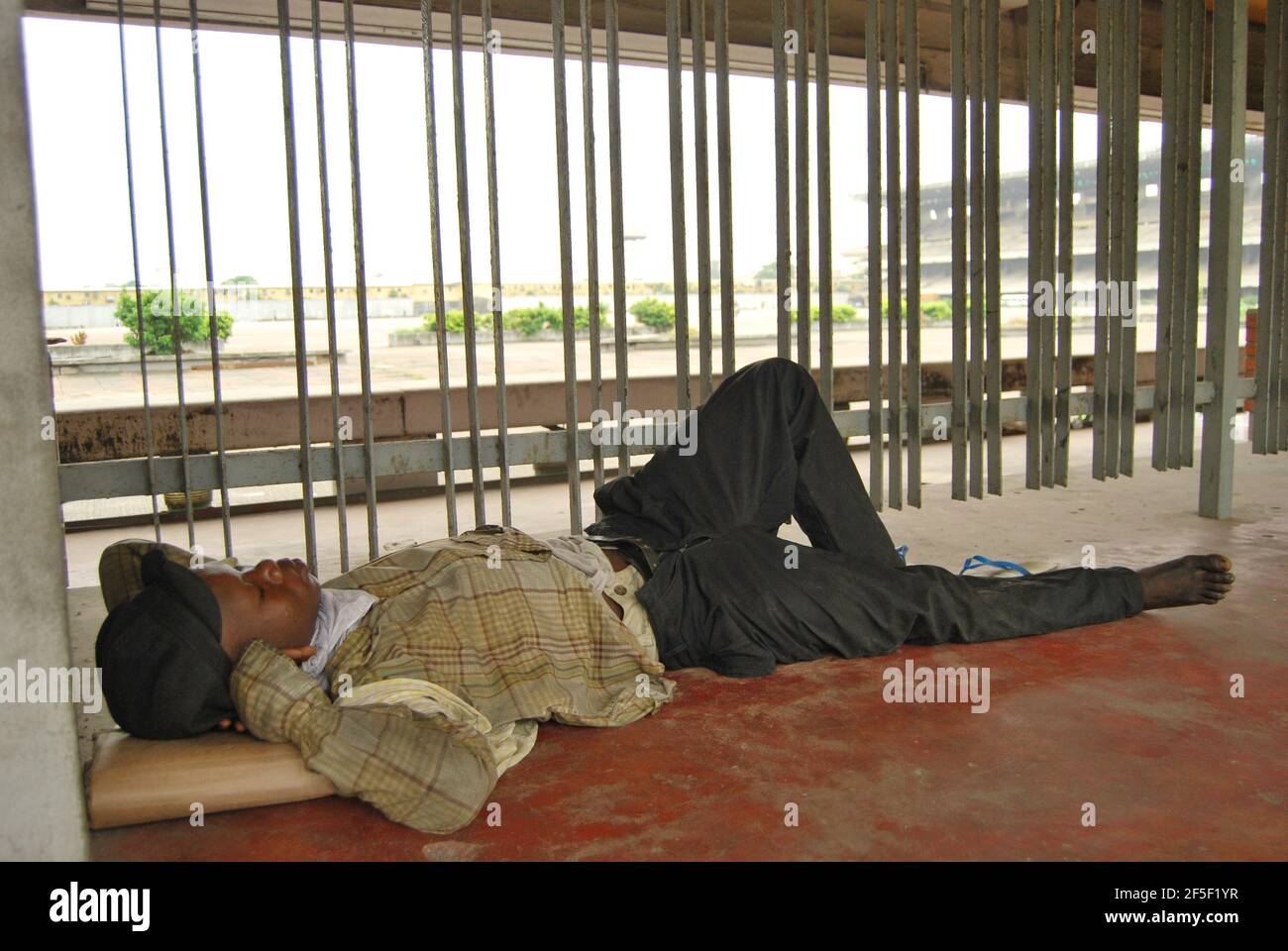 Photo of homeless shelter hi-res stock photography and images - Alamy