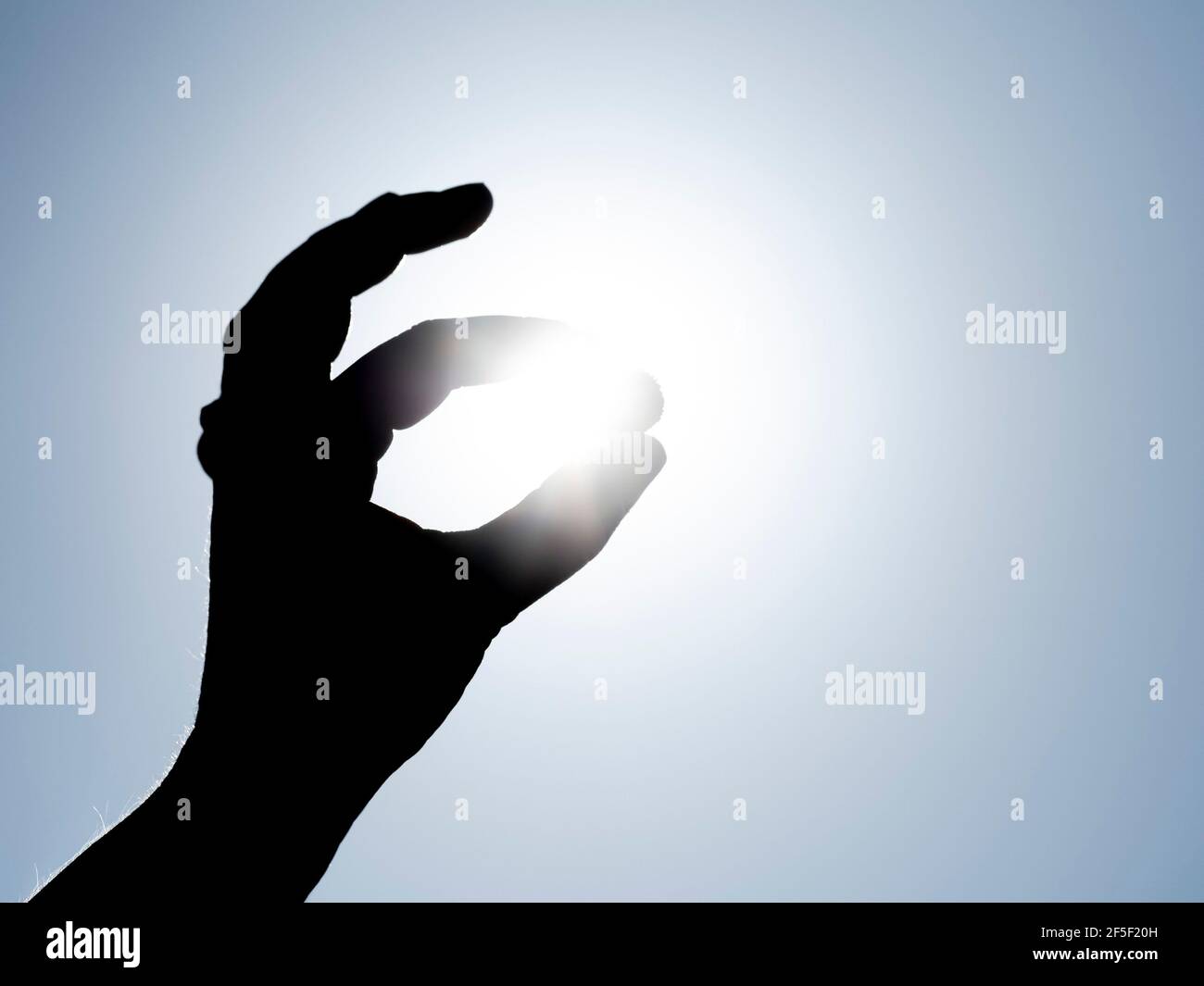 Fingers catching hi-res stock photography and images - Alamy