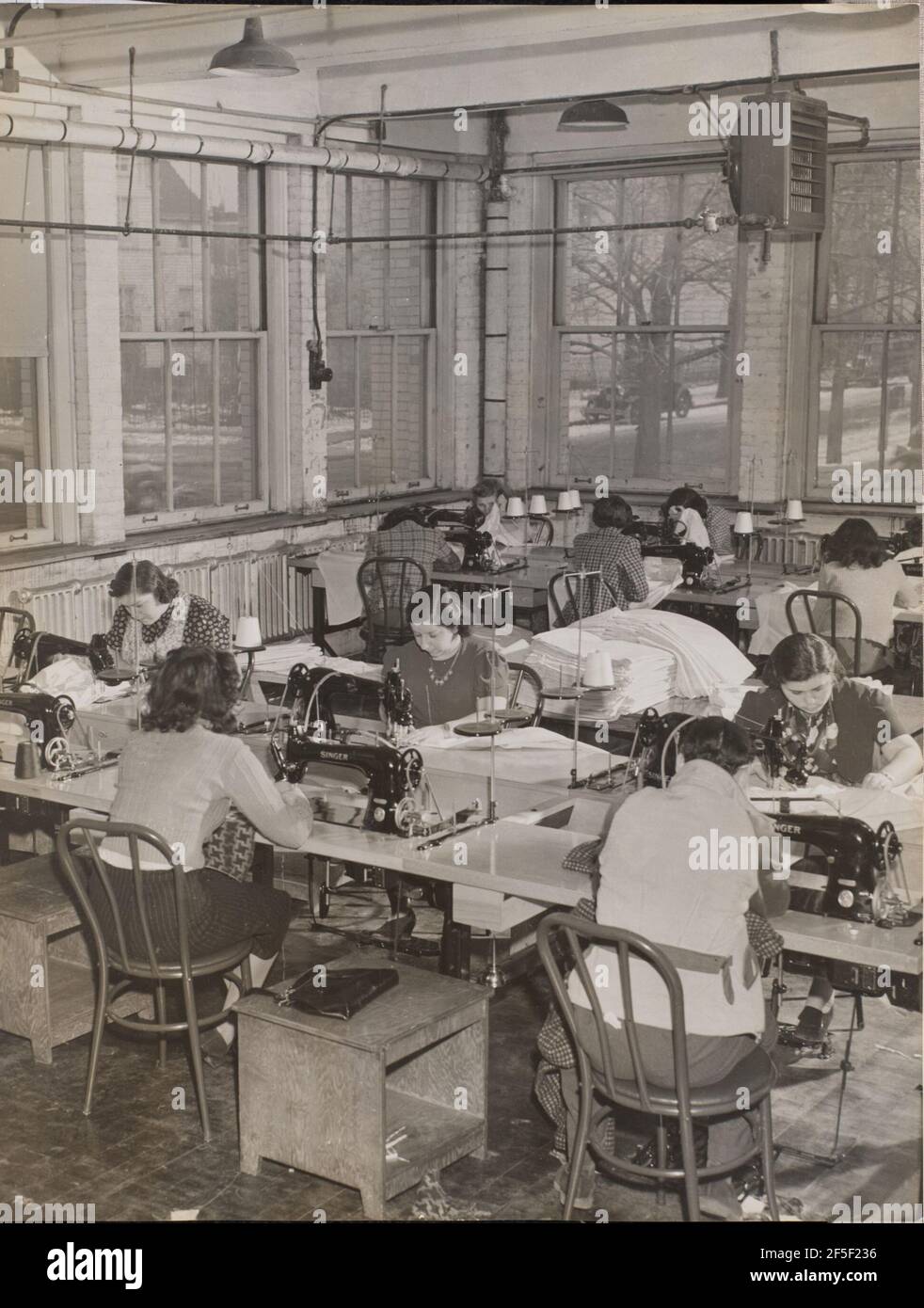 American sewing machines hi-res stock photography and images - Alamy