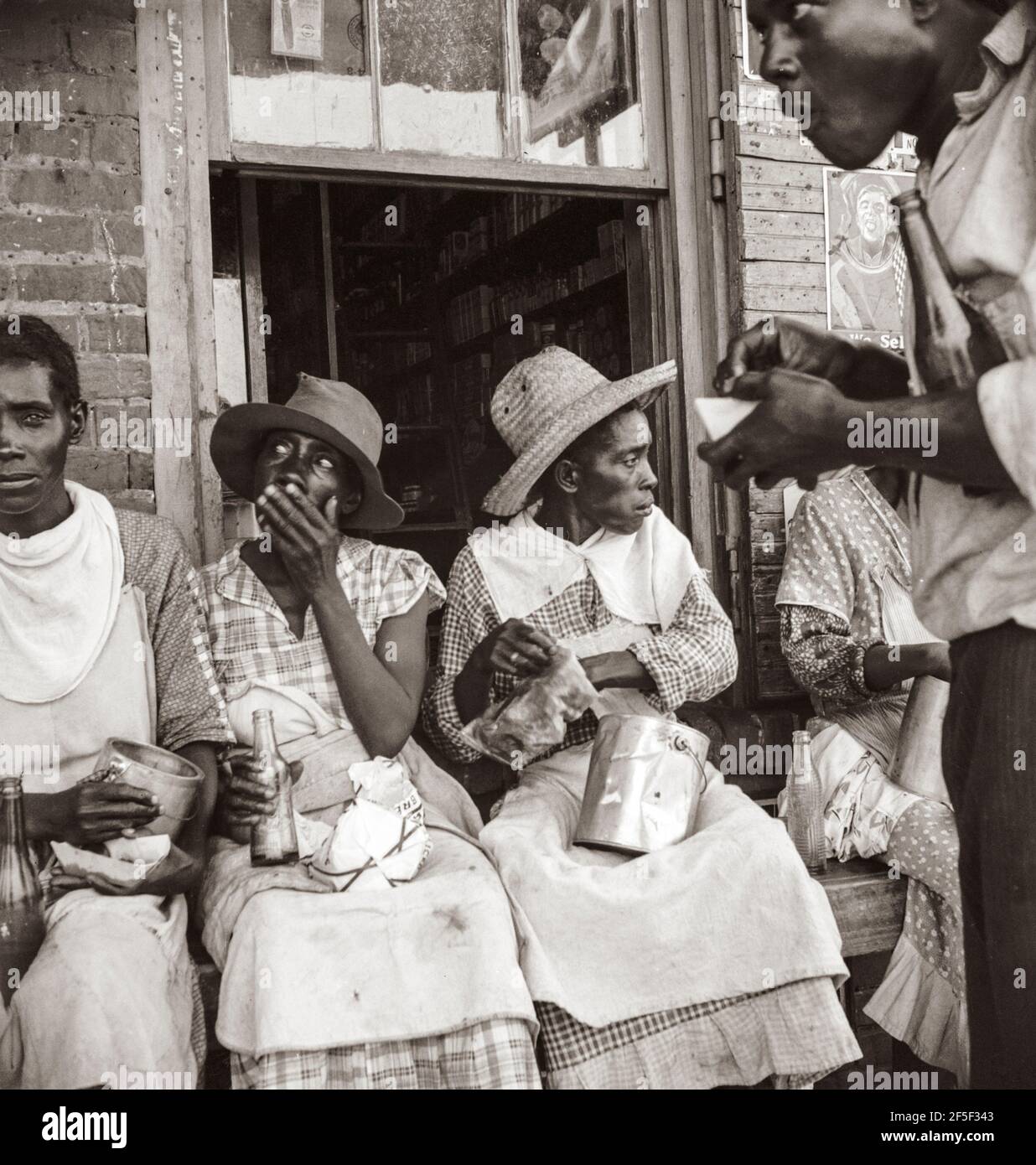 Georgia peach pickers hi-res stock photography and images - Alamy