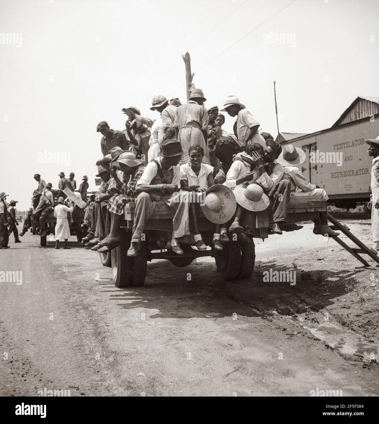 Georgia peach pickers hi-res stock photography and images - Alamy