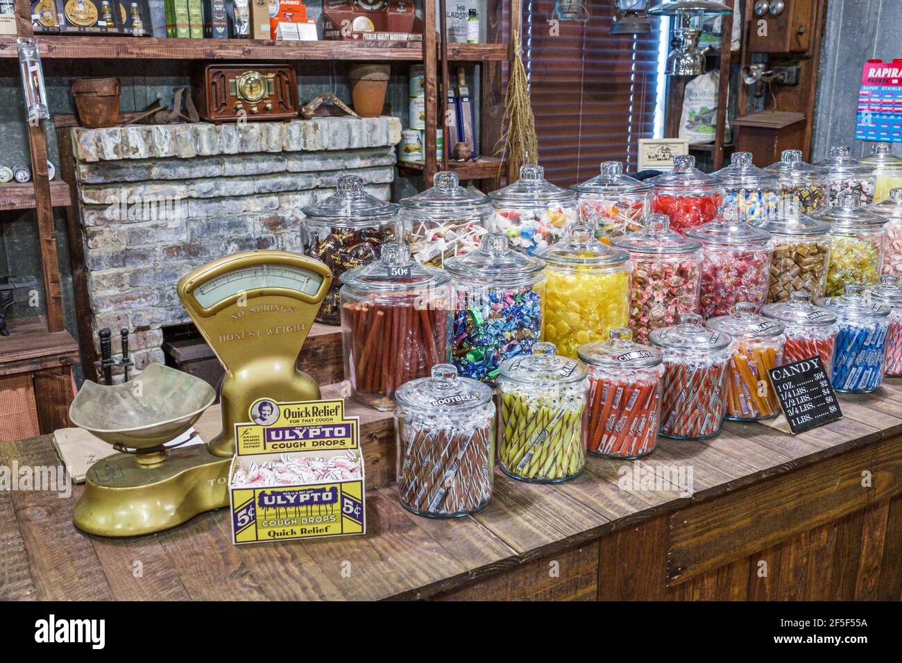 Vintage general store interior hi-res stock photography and images - Alamy