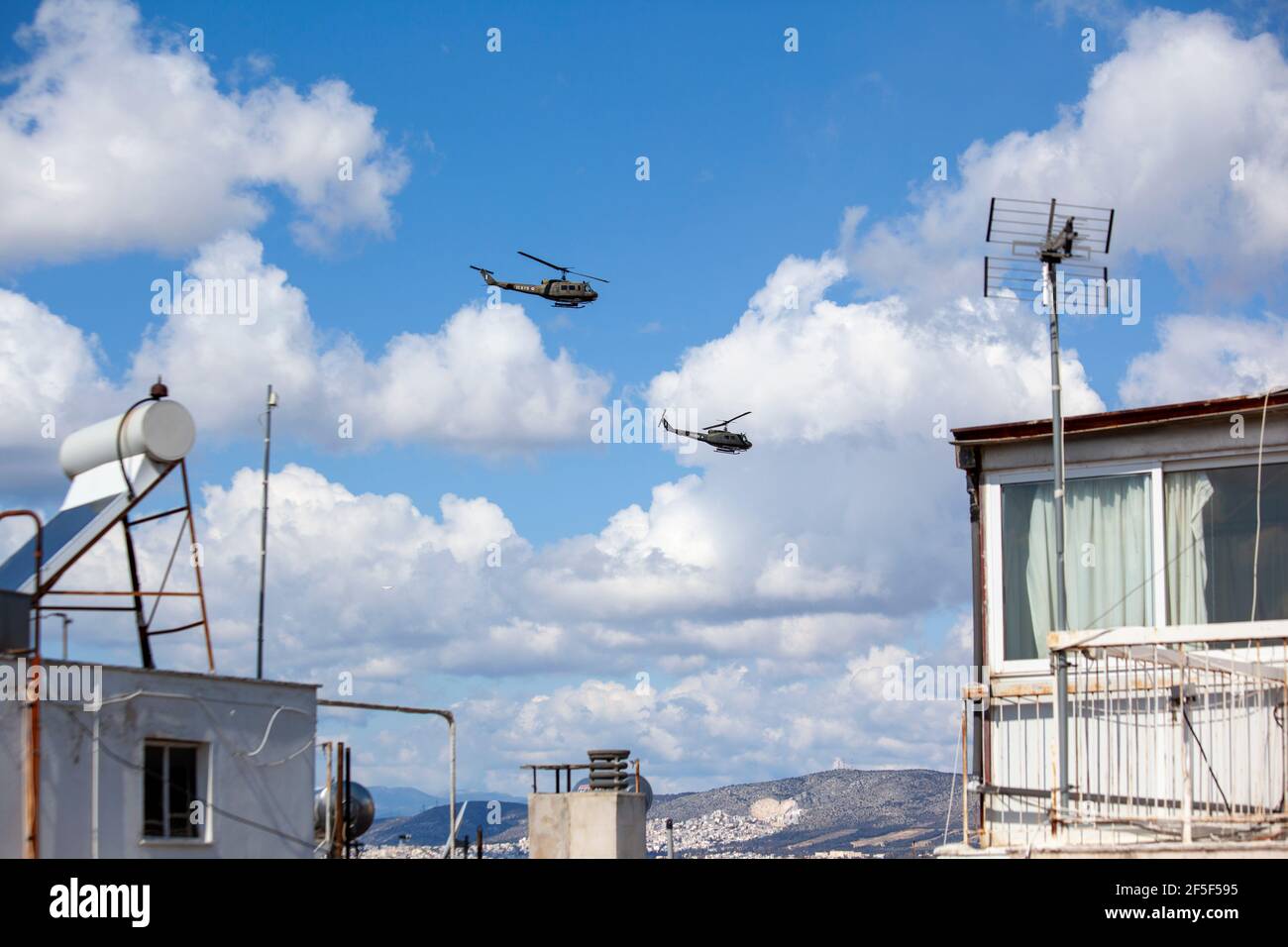 ΑΗ-64 Apache helicopters flying in formation above the city of Athens ...