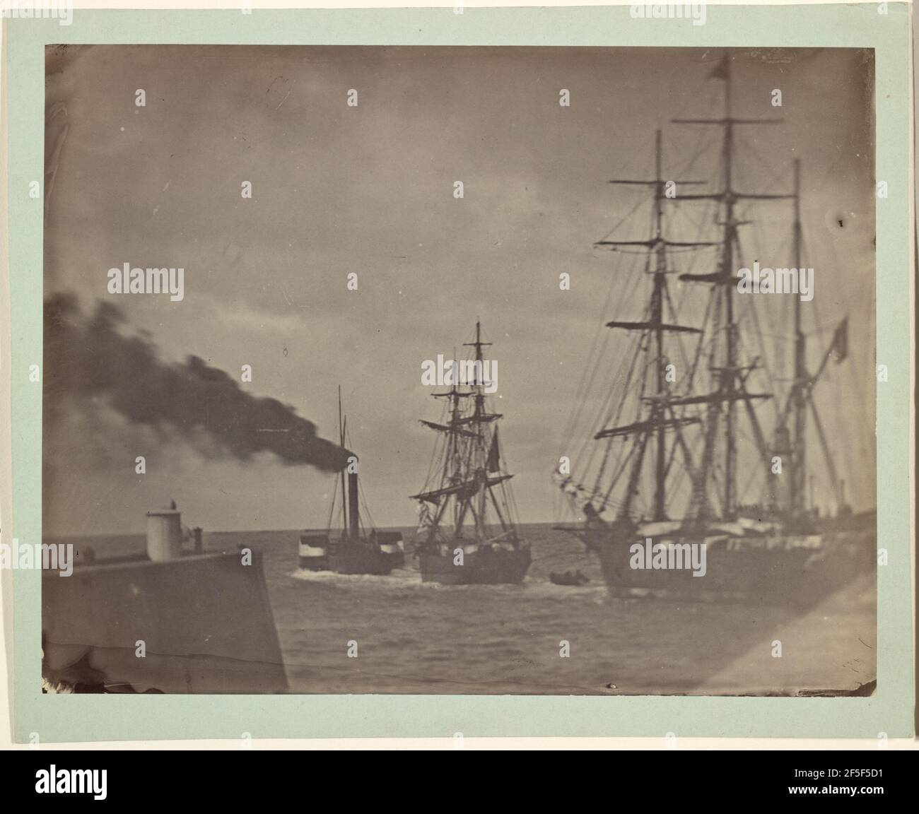 Towing of ships hi-res stock photography and images - Alamy