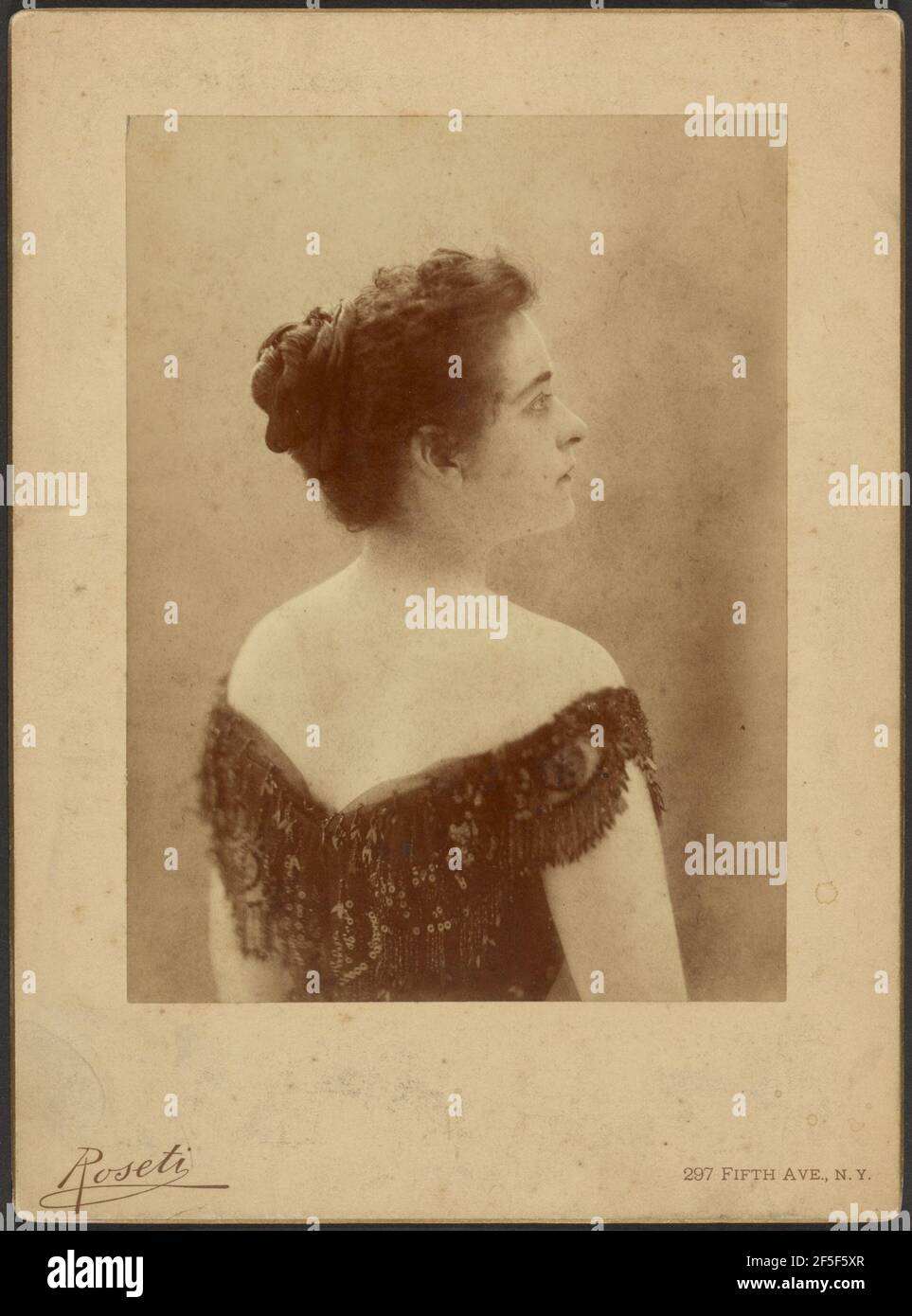 Woman portrait 1900 hi-res stock photography and images - Alamy