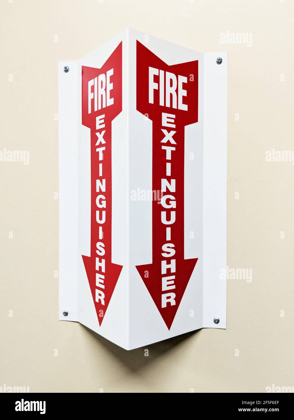 Angled two sided fire extinguisher arrow sign on wall Stock Photo - Alamy