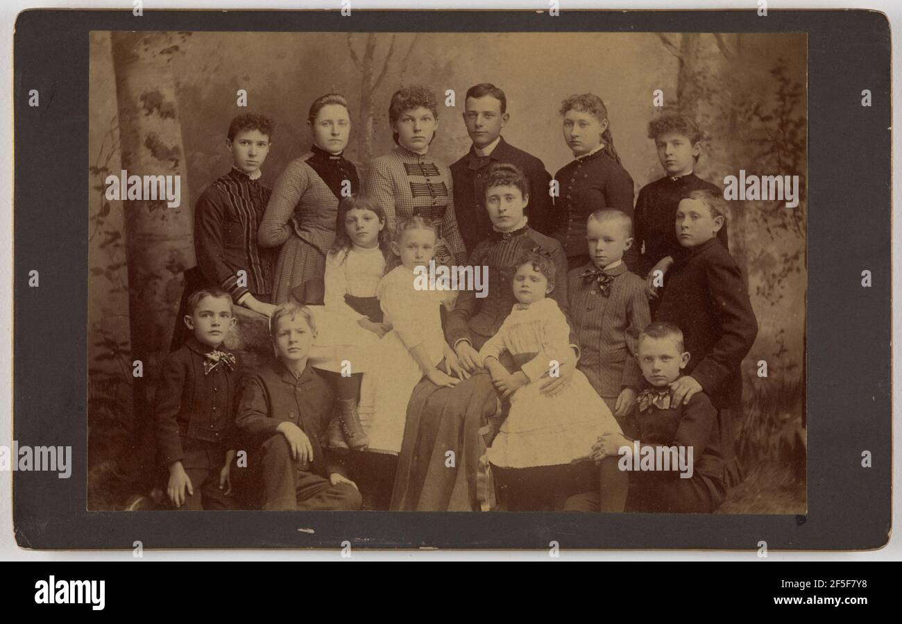Group family portrait of fifteen people. Unknown Stock Photo - Alamy