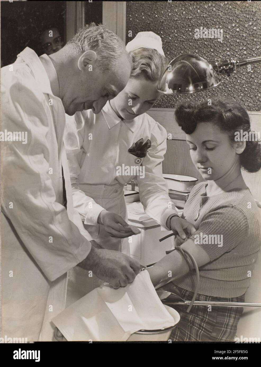 Insert the needle hi-res stock photography and images - Alamy