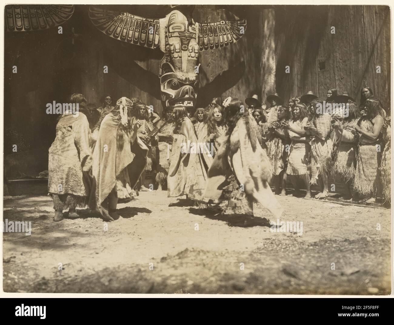 Native american death dance hi-res stock photography and images - Alamy