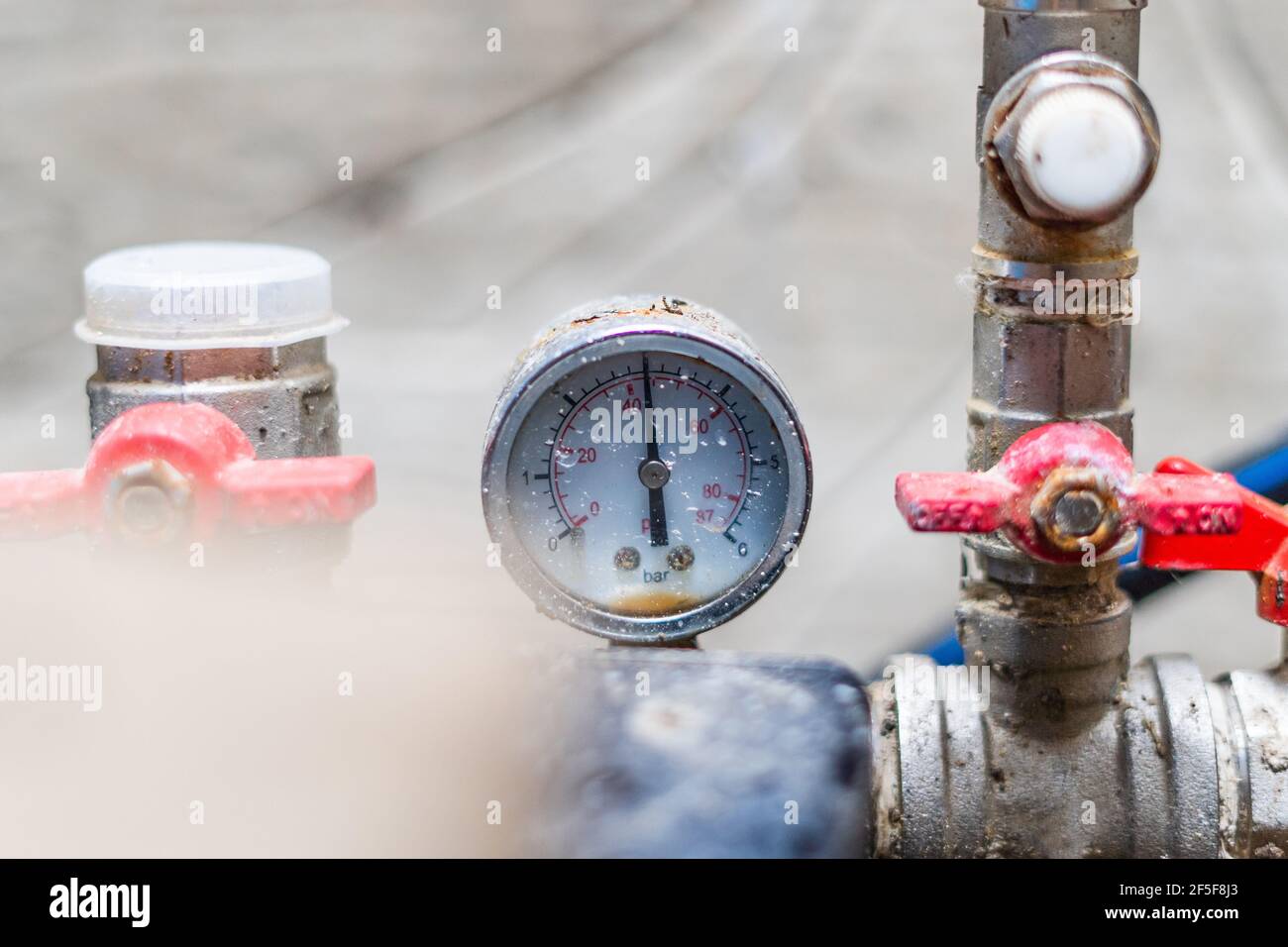 Old pressure gauge hi-res stock photography and images - Alamy