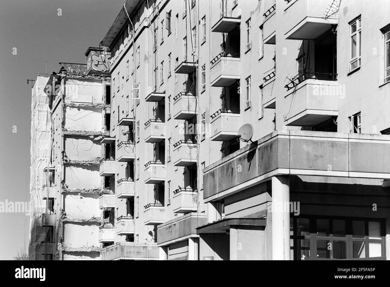 1950s housing project hi-res stock photography and images - Alamy