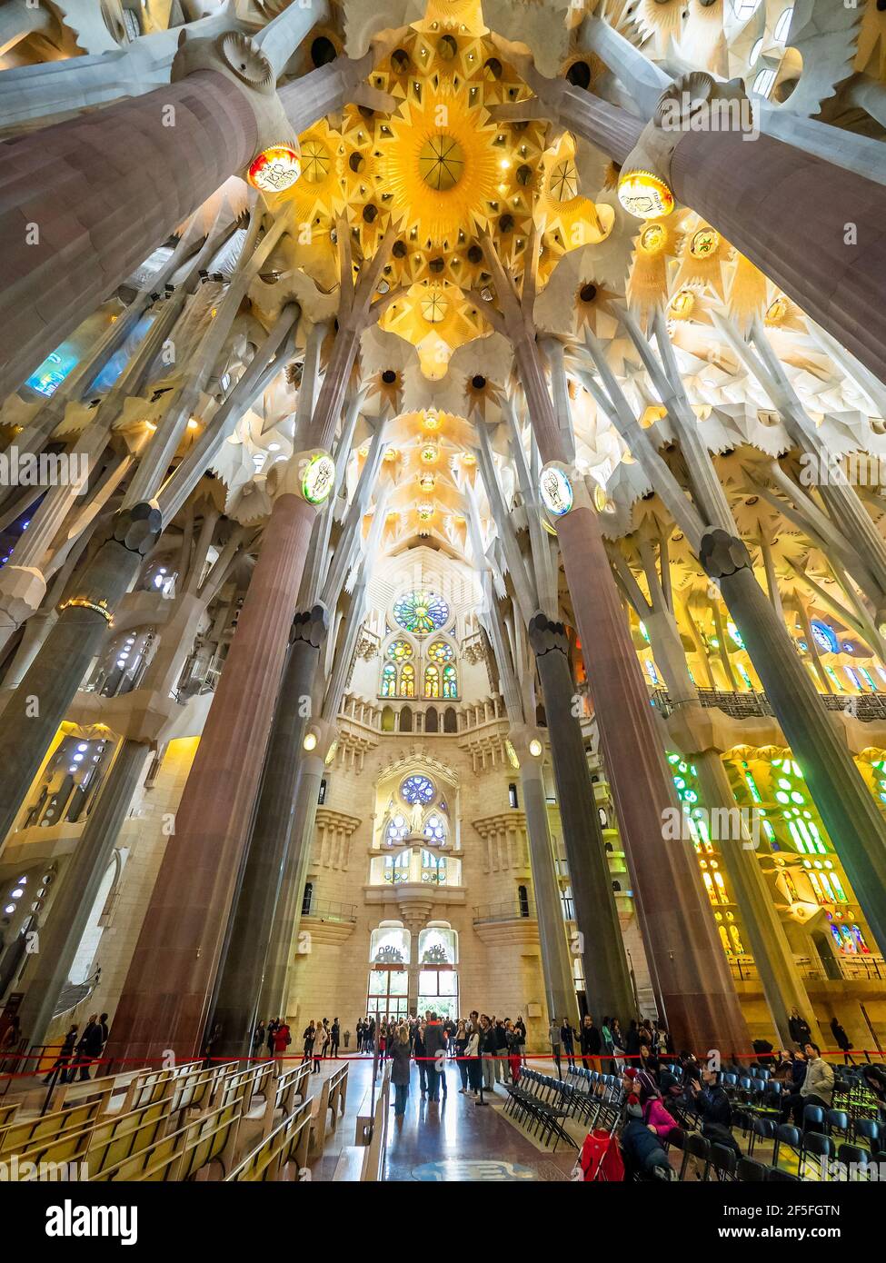 The Basilica i Temple Expiatori de la Sagrada Familia designed by ...