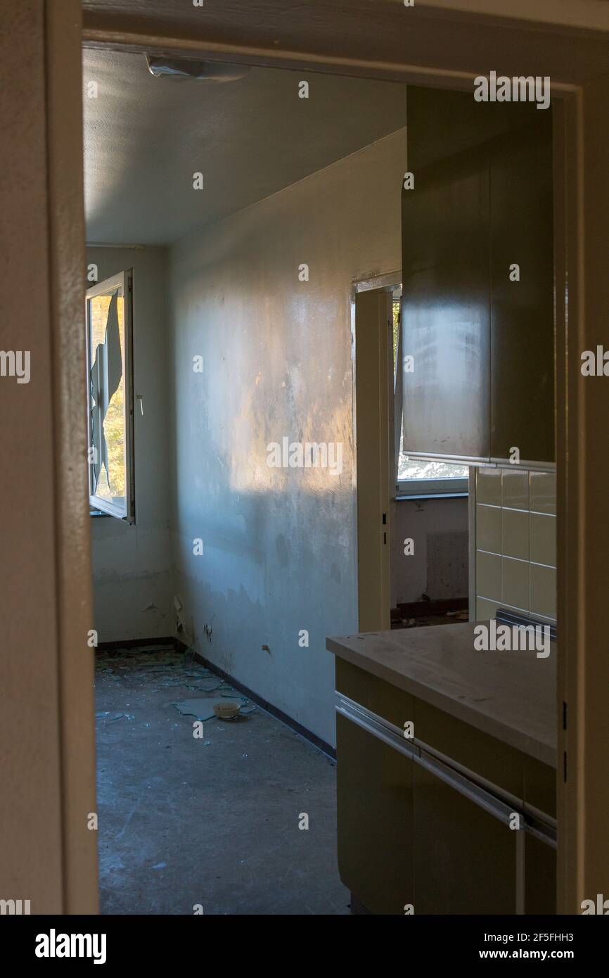 Closet renovation hi-res stock photography and images - Alamy