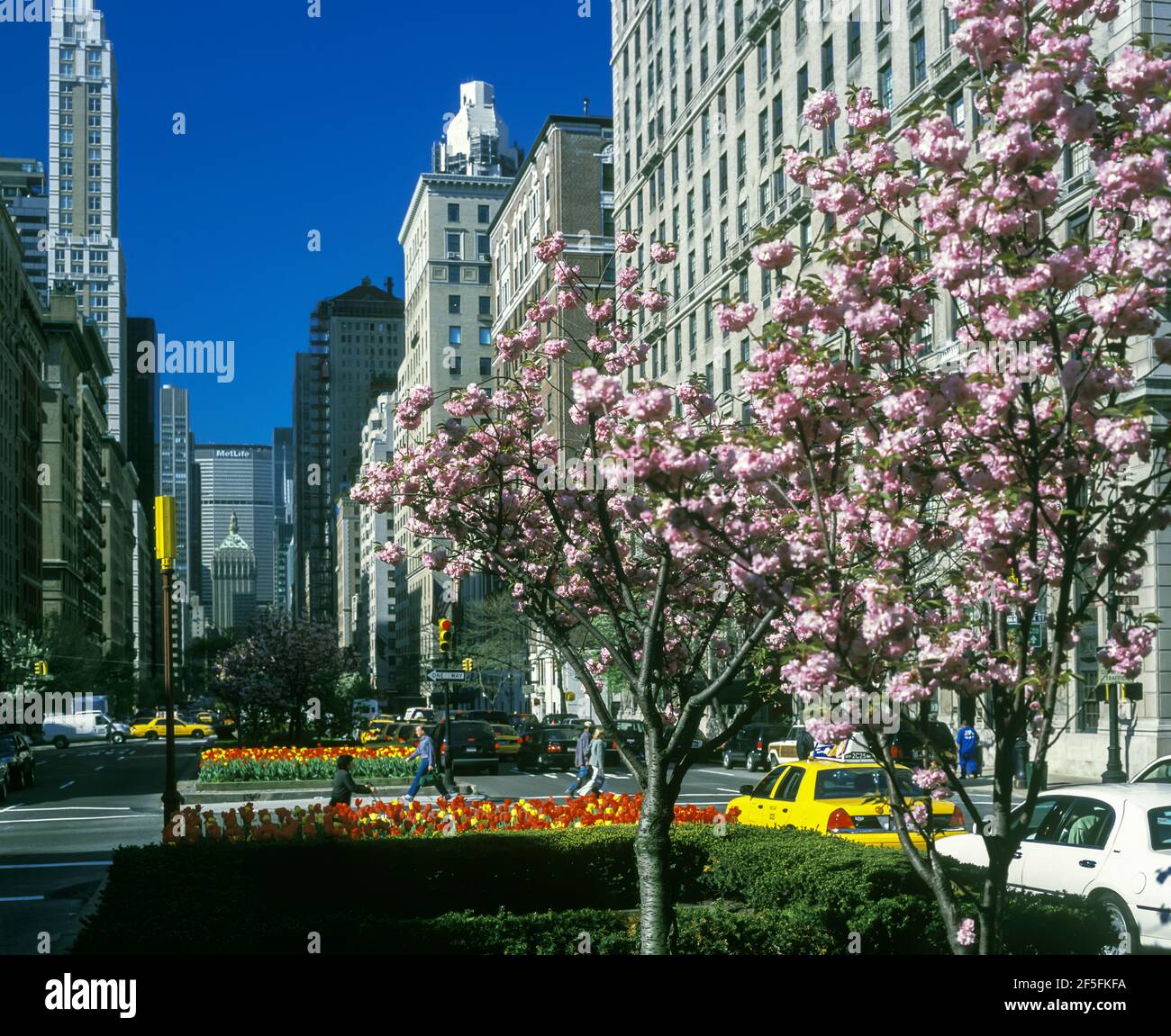 Street scene early 2000s hi-res stock photography and images - Alamy