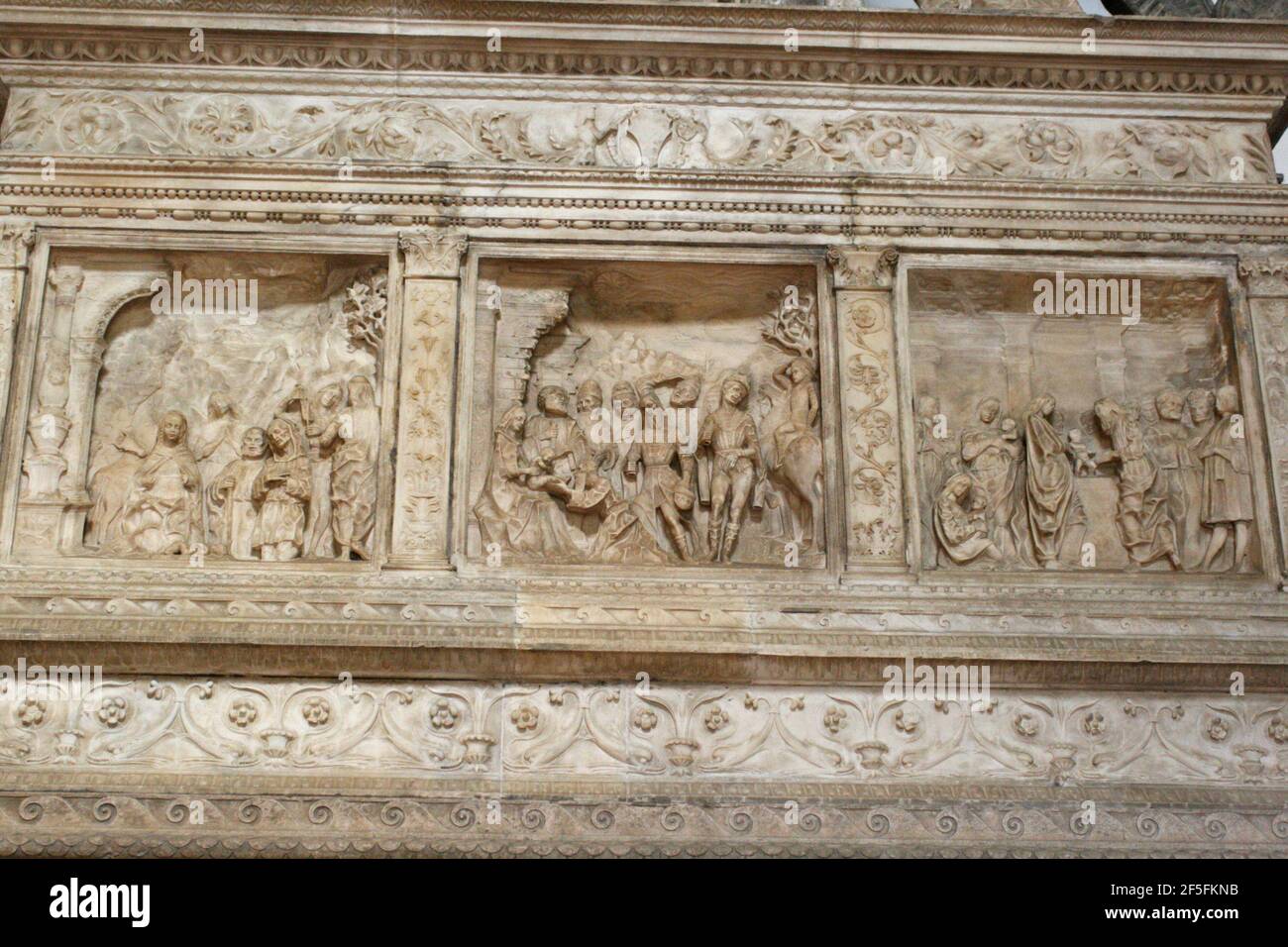 Renaissance interior italy wall pattern hi-res stock photography and ...