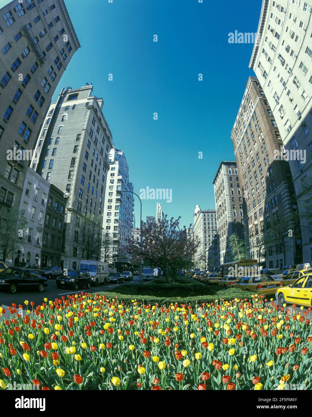 Street scene early 2000s hi-res stock photography and images - Alamy