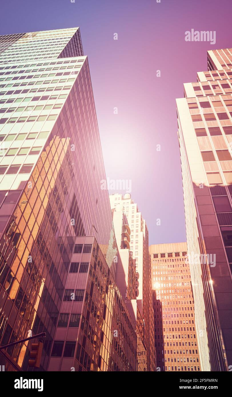 Looking up perspective glass skyscrapers hi-res stock photography and ...