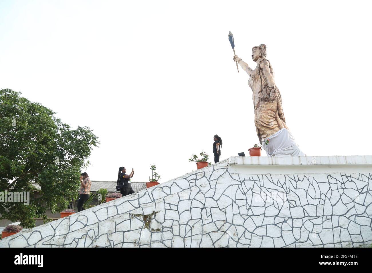 Side view of Moremi Ajasoro liberty statue, Ile-Ife, Osun State ...