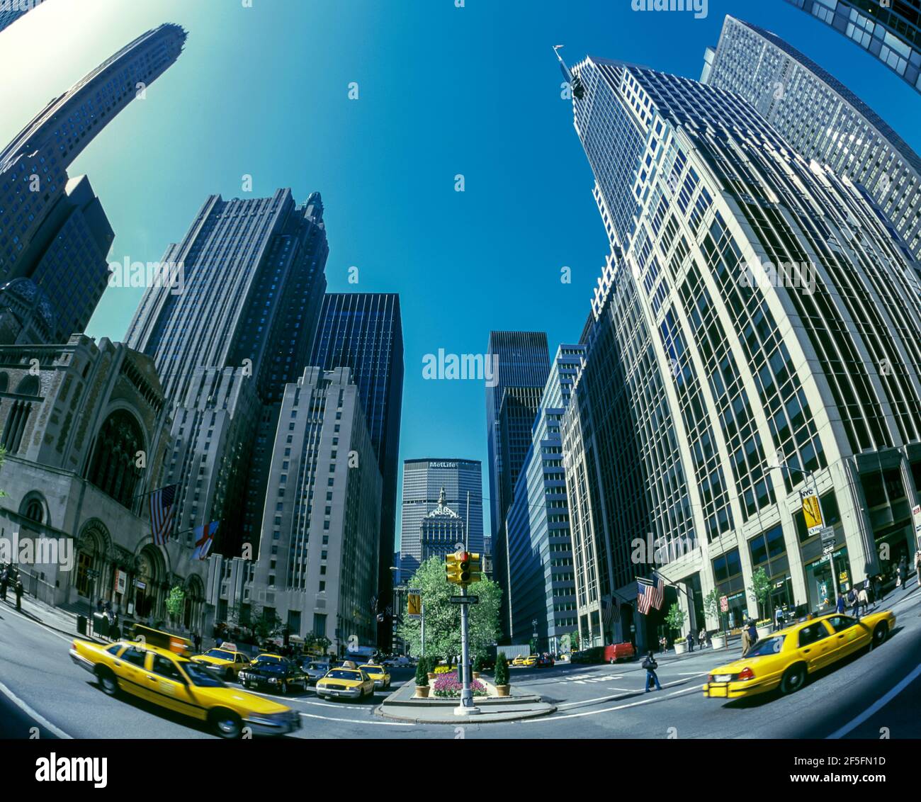 Street scene early 2000s hi-res stock photography and images - Alamy