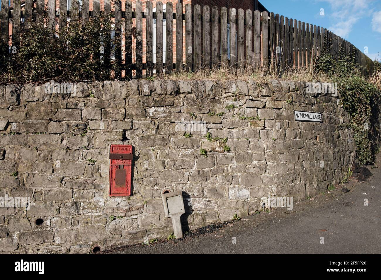 Disused George VI postbox in Windmill Lane, Ashbourne, Derbyshire Stock ...