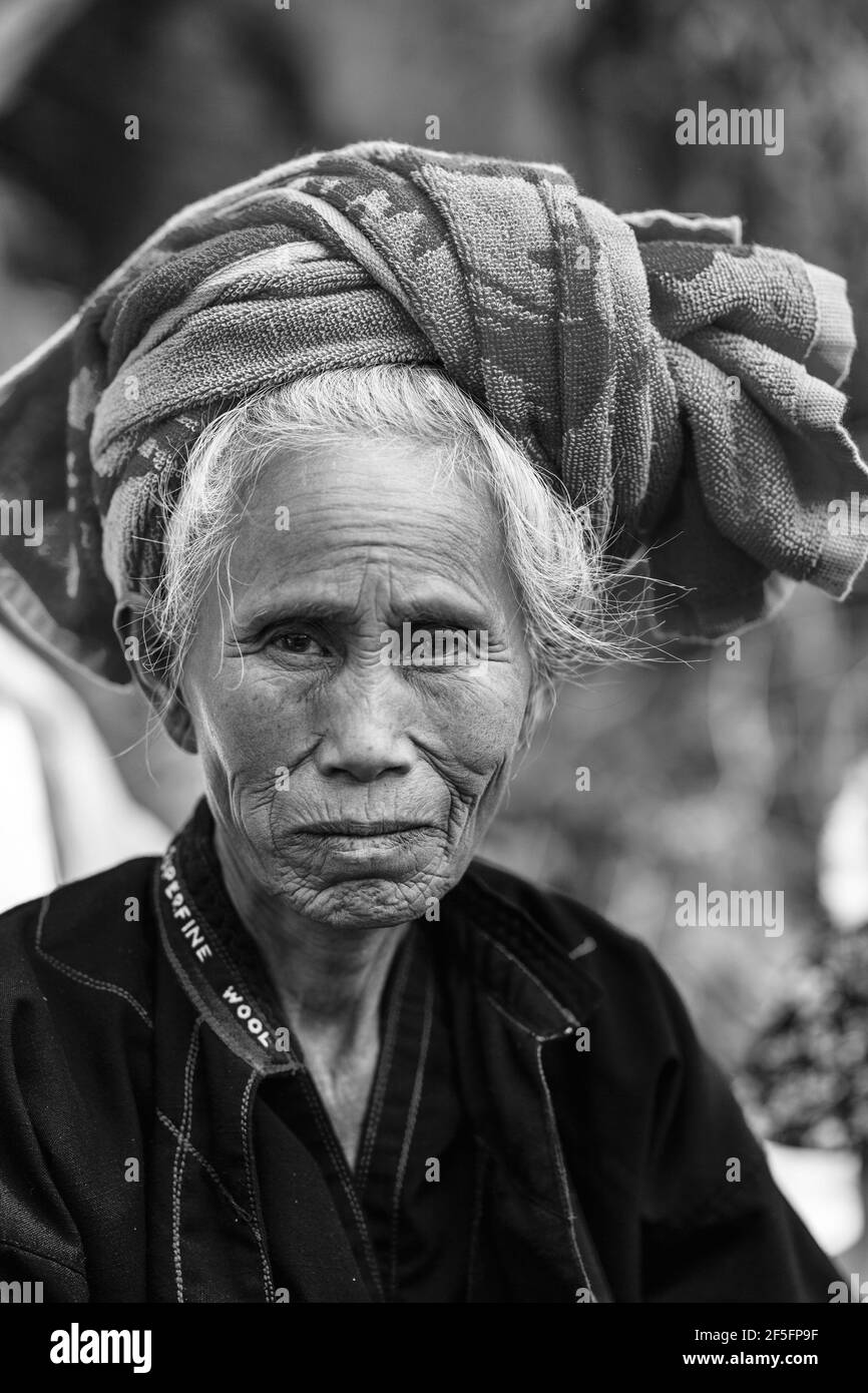 Paoh woman hi-res stock photography and images - Alamy