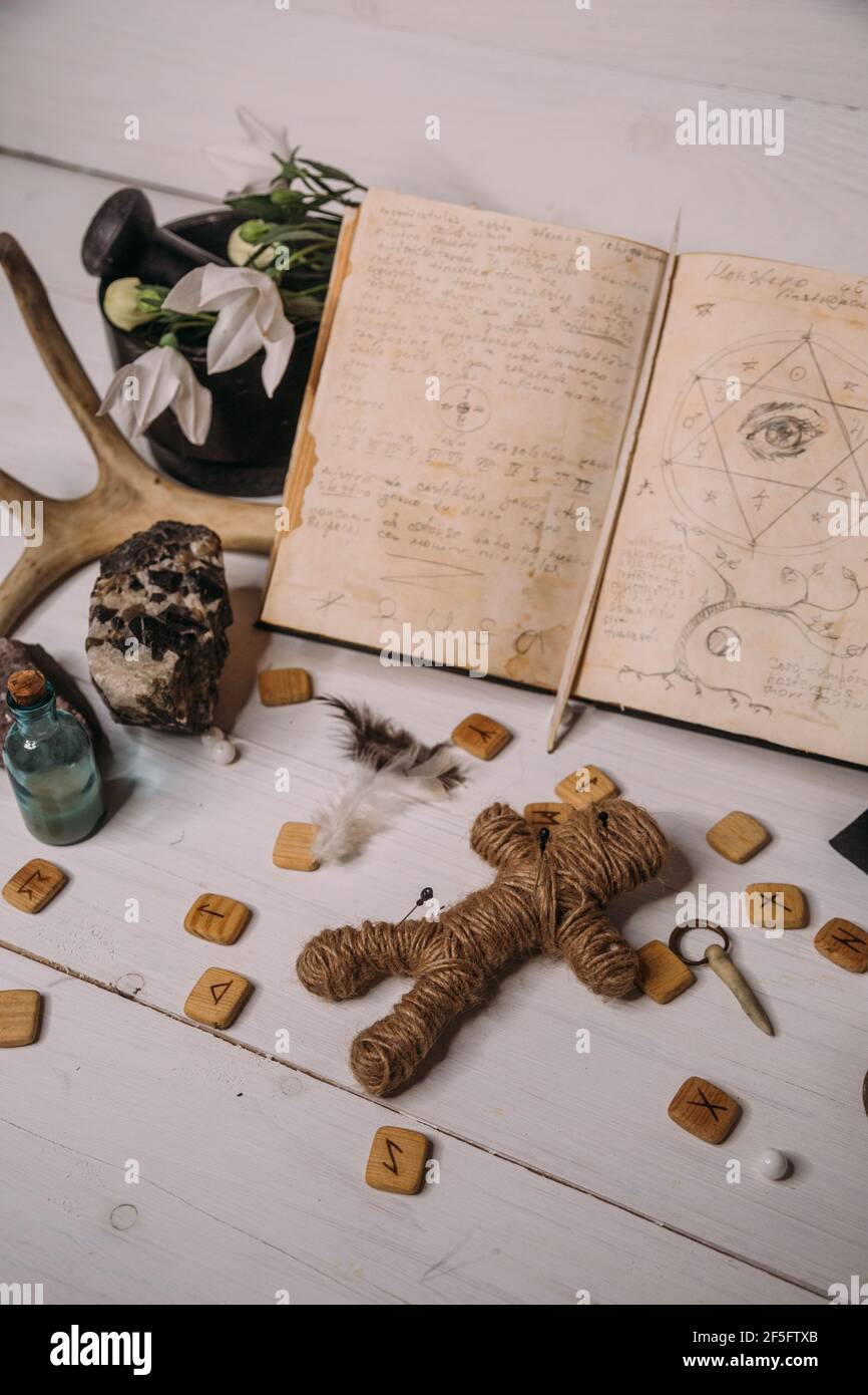 Voodoo objects hi-res stock photography and images - Alamy