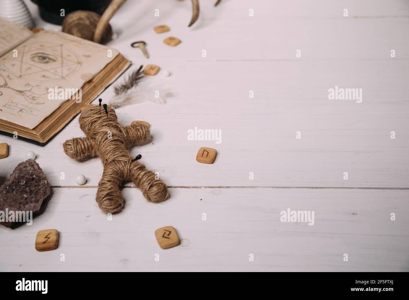 Voodoo objects hi-res stock photography and images - Alamy